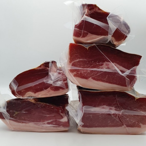 Jamón curado deshuesado y troceado